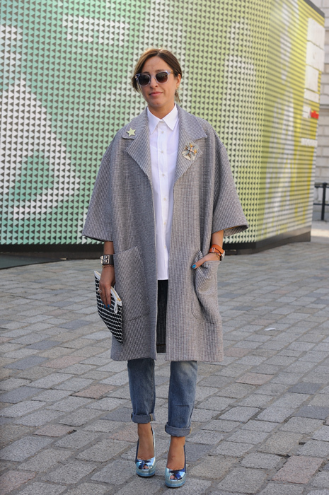 Un elogio al color en el street style de Londres por Alberto Bringas