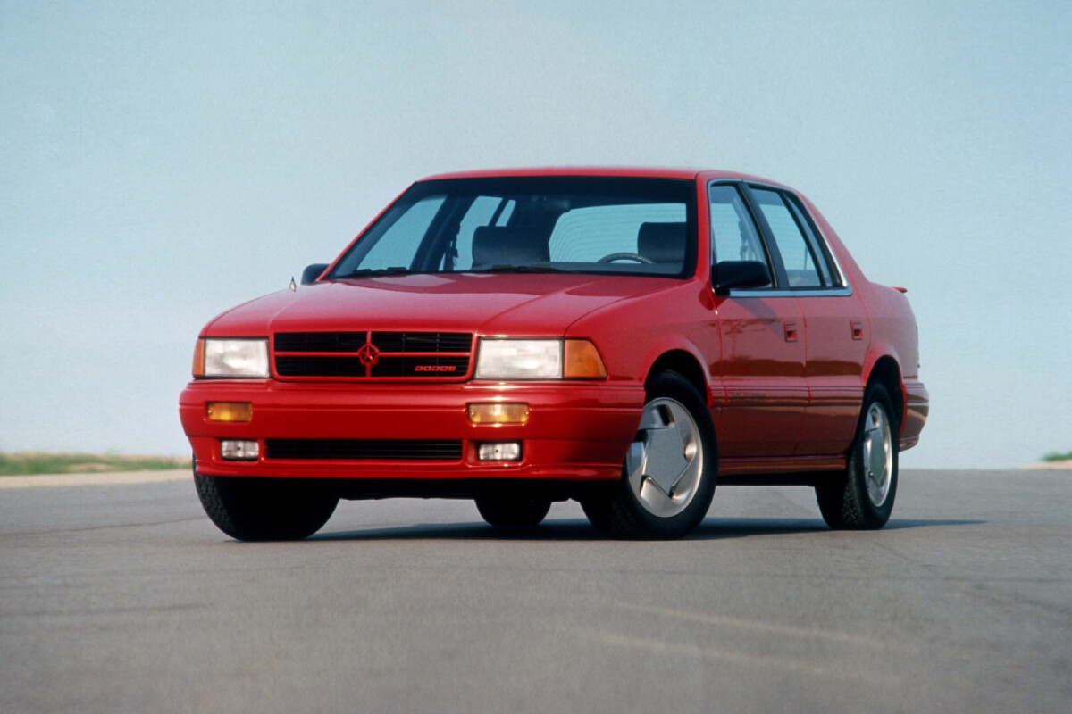 El Spirit R/T fue la gran hazaña de Chrysler en los 90: tenía motor ...