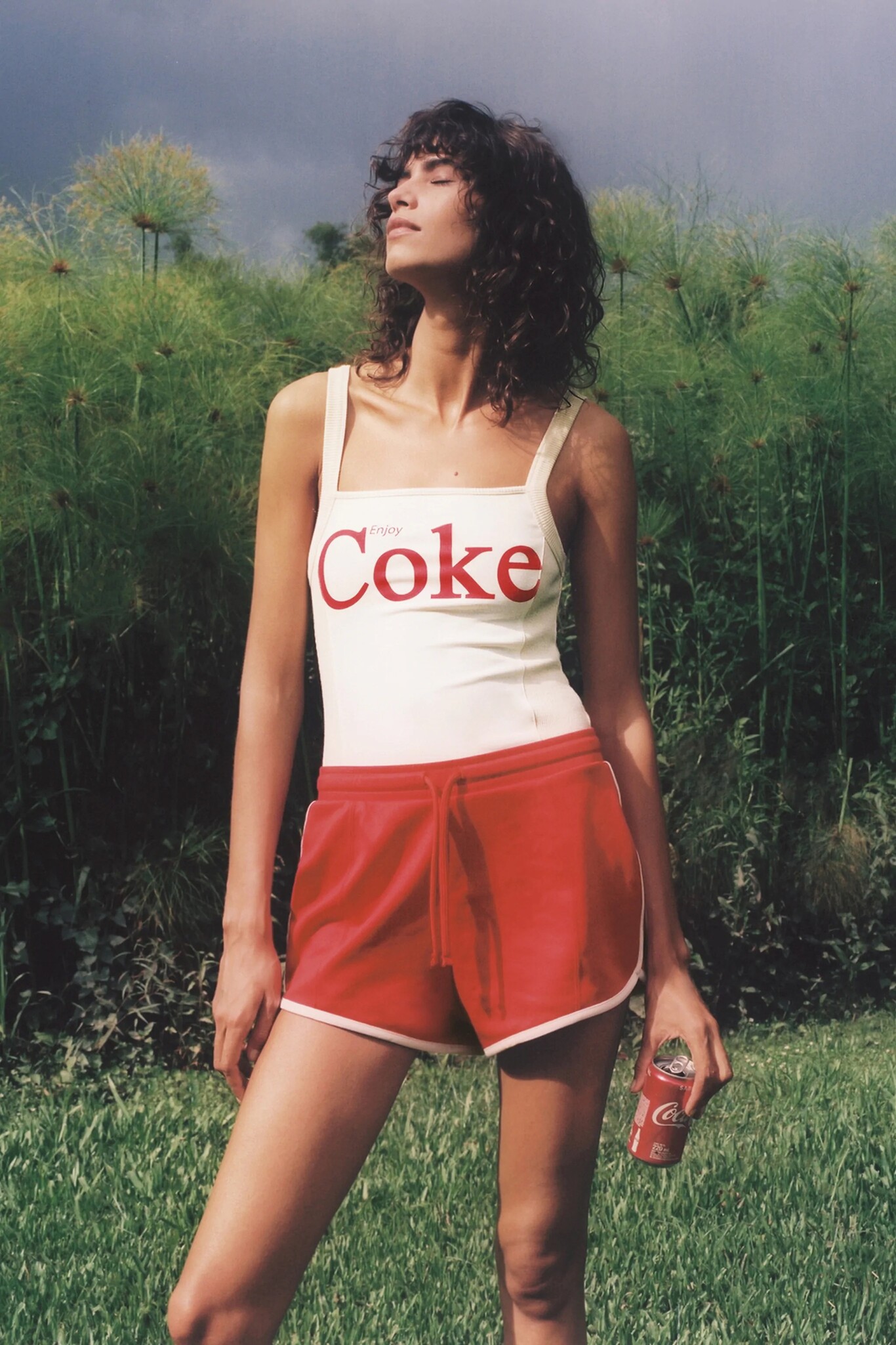 La nueva colección de Zara se acompaña de una colaboración con Coca ...