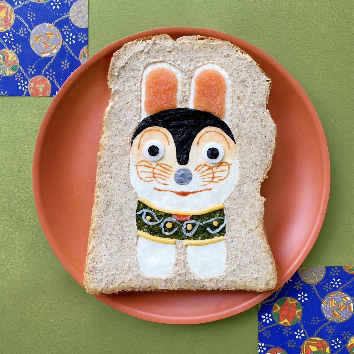 Obras de arte con comida Una artista japonesa pinta en pan tostado