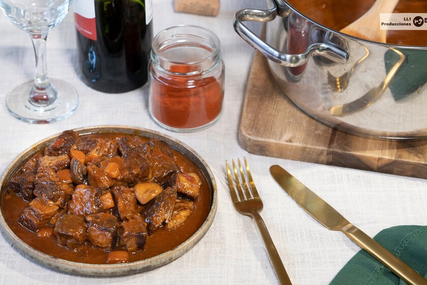 Receta tradicional de goulash húngaro, el clásico estofado de carne y ...