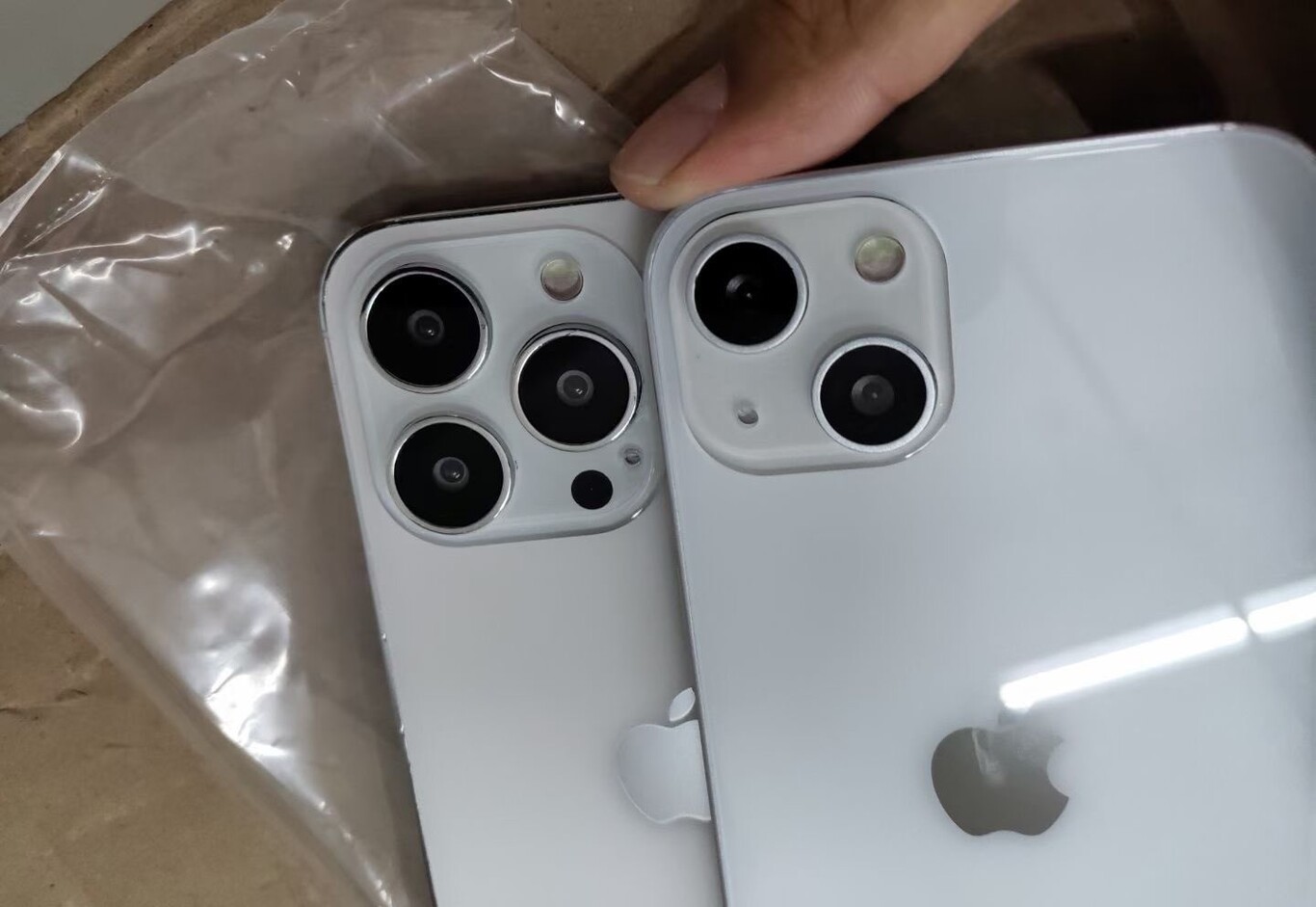 Ahora en diagonal: el iPhone 13 cambiará la forma de sus cámaras según ...