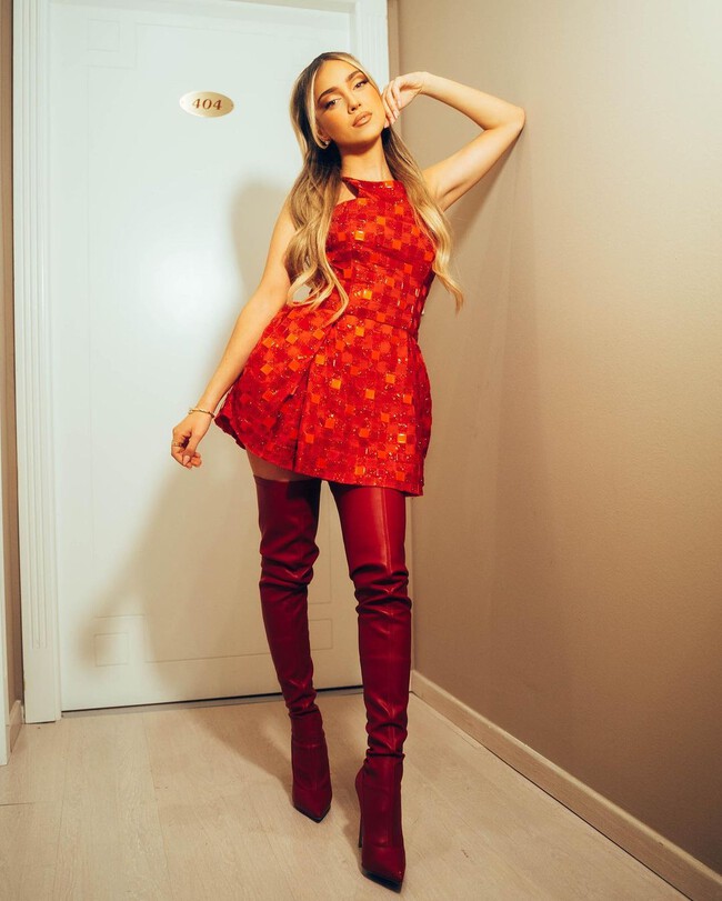 Levantando pasiones y con un toque dosmilero: el look de Ana Mena para ...