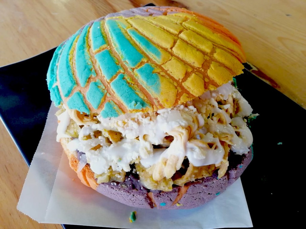 Las conchas rellenas de chilaquiles, pastor y cochinita son una realidad