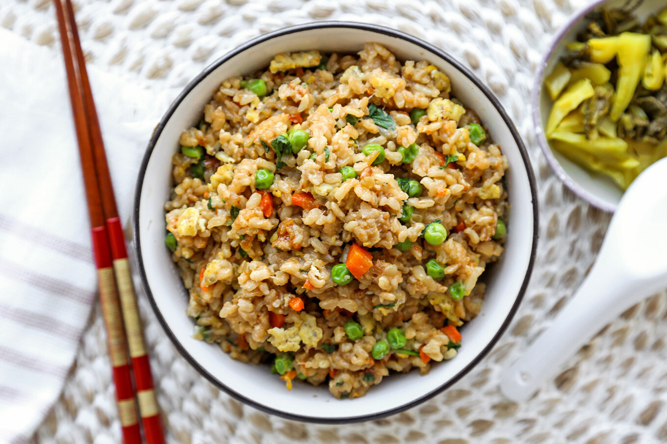 Cómo hacer arroz integral con verduras. Receta fácil y saludable