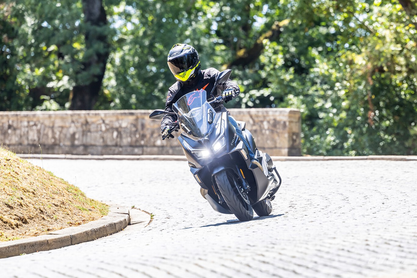 Probamos los scooter de Cyclone: un urbano, un crossover y un GT ...