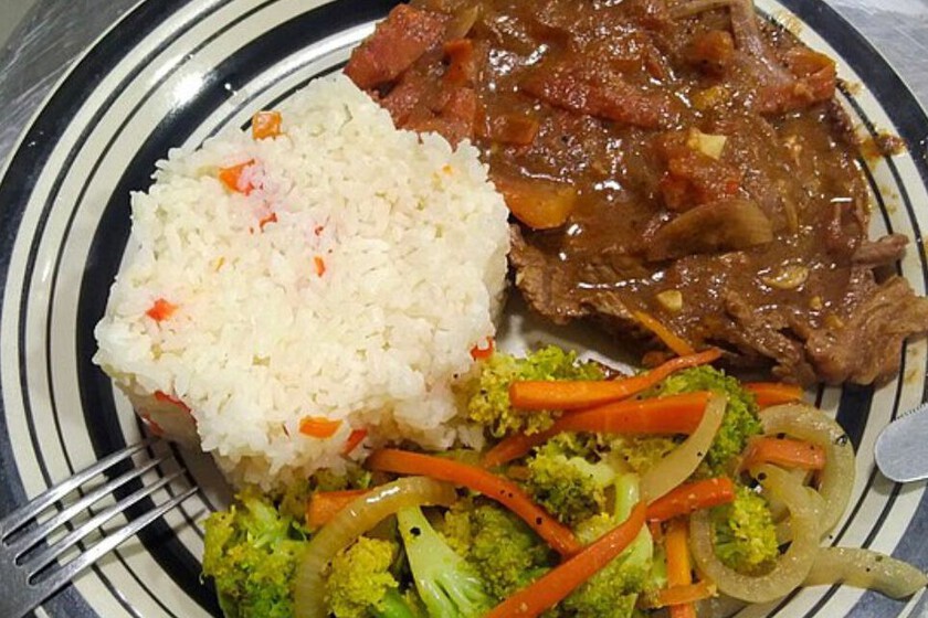 Cómo hacer bistec de res con salsa de jitomate y chile serrano, una ...