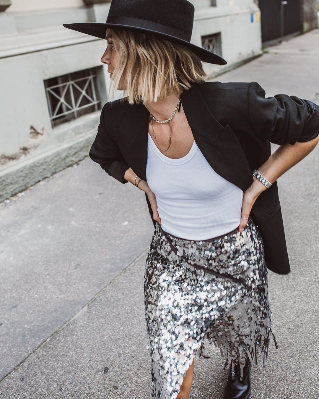 El street style nos muestra 13 maneras de lucir un tank top de color ...