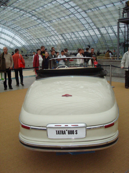 Clásicos del mundo: Tatra T601 Cabrio, el Tatraplan de la hija de Stalin