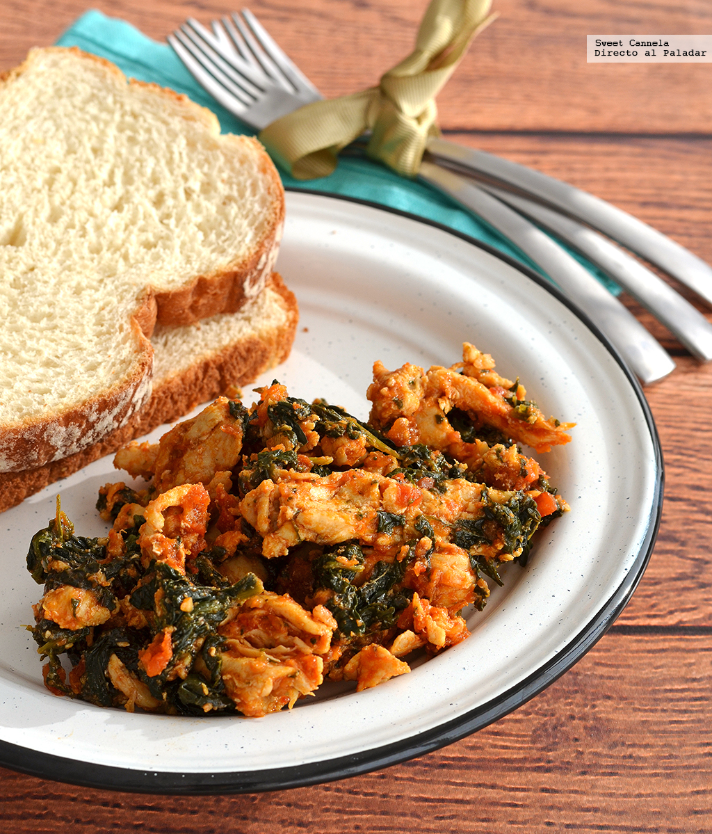 Pollo con espinacas y salsa de jitomate