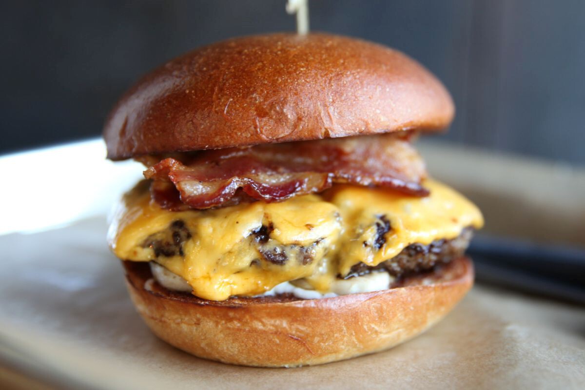 Día de la hamburguesa: cadenas de comida rápida celebran con ofertas de ...