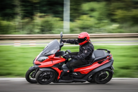 Quadro4, así es la curiosa experiencia de conducir el único scooter de ...