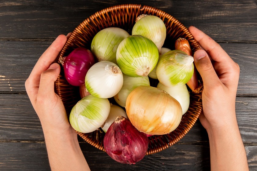 beneficios de la cebolla y por que hace llorar al cortarla