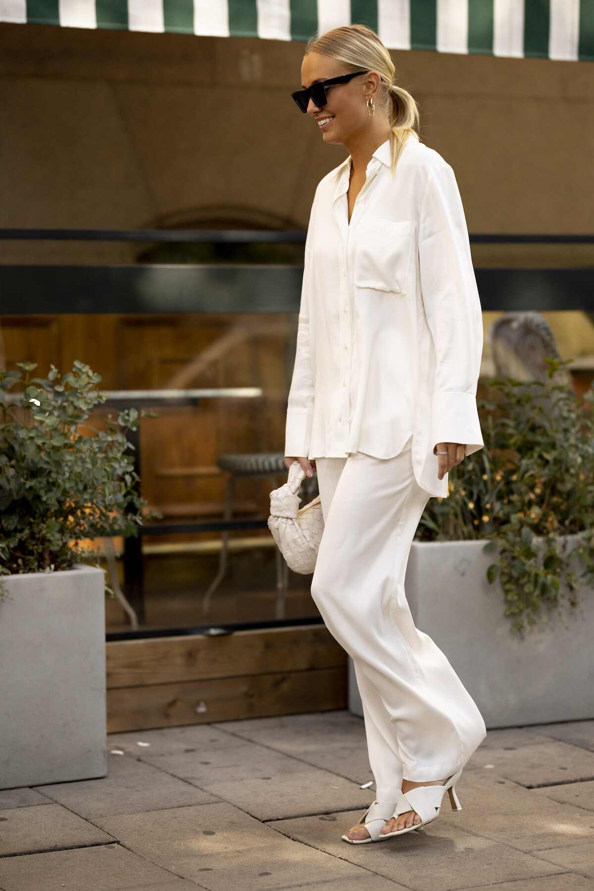 El street style reivindica que el pantalón blanco es perfecto para ...