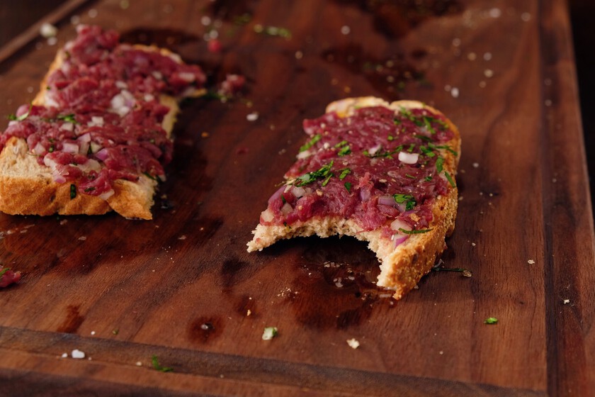 Así es el sándwich caníbal de Wisconsin, un bocata de carne picada y ...