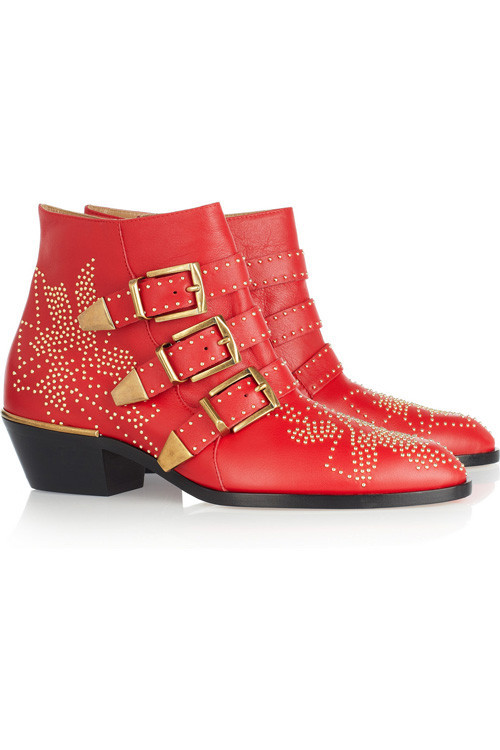 El misterioso caso de las botas rojas de moda