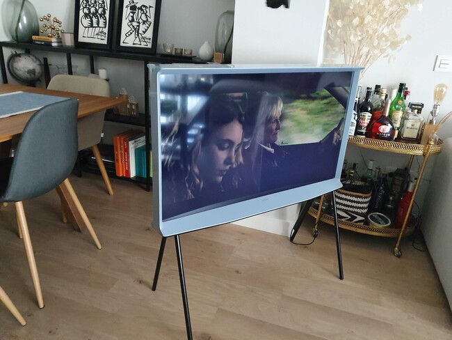 Probamos The Serif: la televisión de Samsung ligera y con aire retro ...