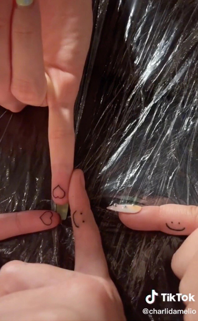 Olivia Rodrigo, Charli d'Amelio, Iris Apatow y Avani Gregg se hacen matching tattoos como ...
