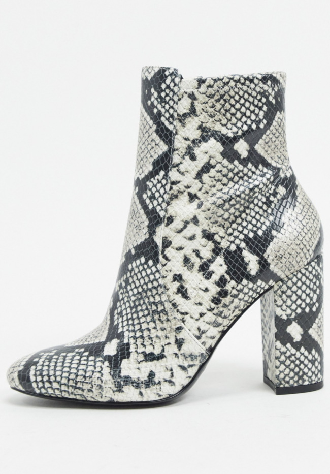 Los botines de estampado de serpiente prometen ser una de las ...