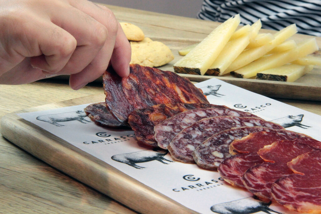 ¿Al bies o recto? Cuál es la mejor forma de cortar el embutido