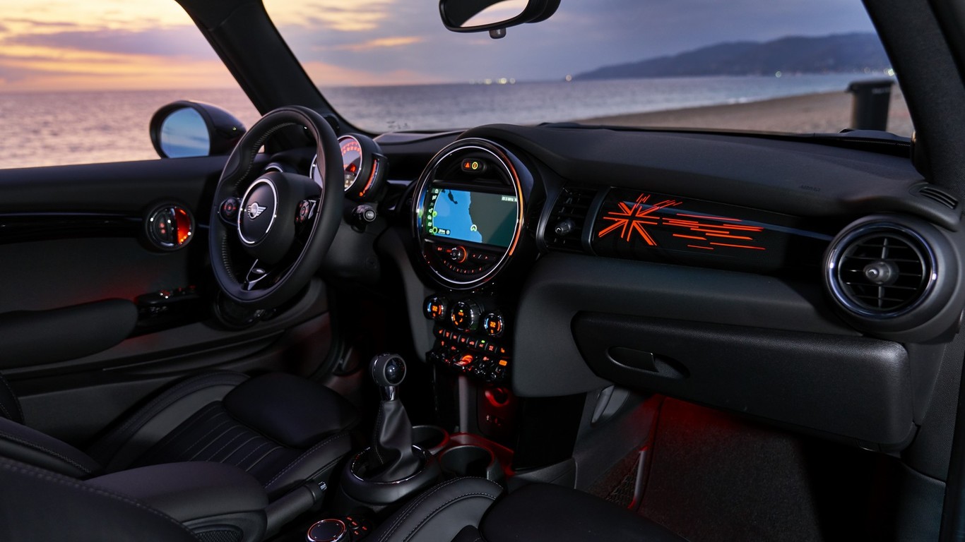 MINI 3 puertas, MINI 5 puertas y MINI Cabrio: se renuevan con ...