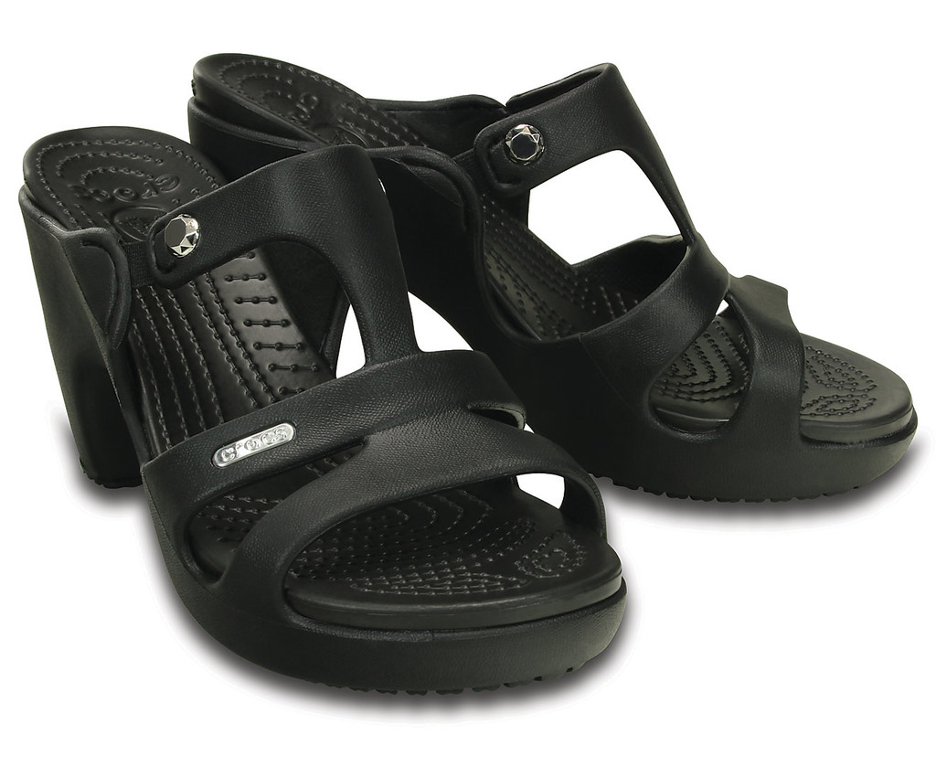 Así son las Crocs de tacón que ya se han agotado (aunque parezca increíble)