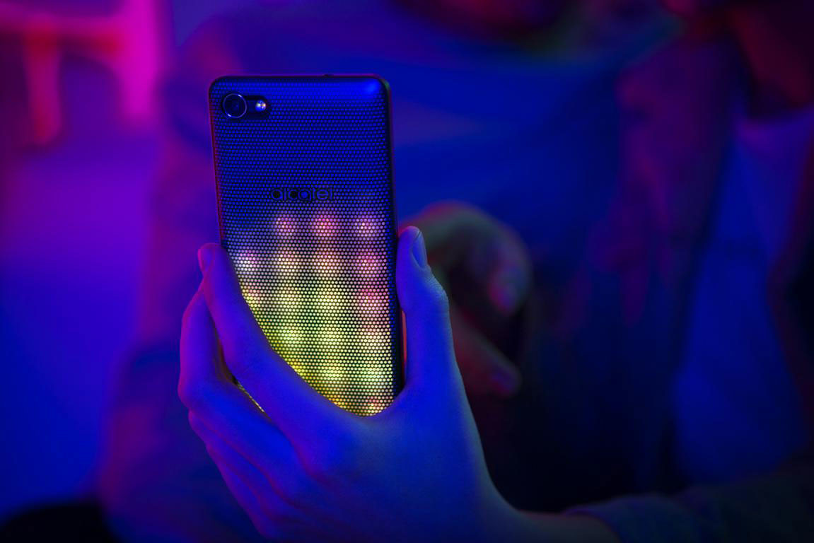 Alcatel A5 LED: el llamativo smartphone con carcasa LED interactiva y ...