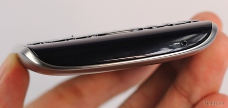 BlackBerry Curve Apollo se deja querer por la cámara