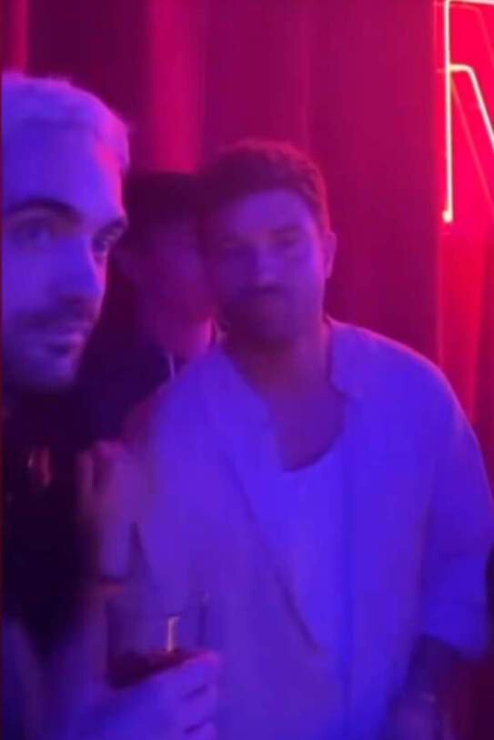 Quién es Xoán Fórneas, el actor de Netflix con el que han pillado así a ...