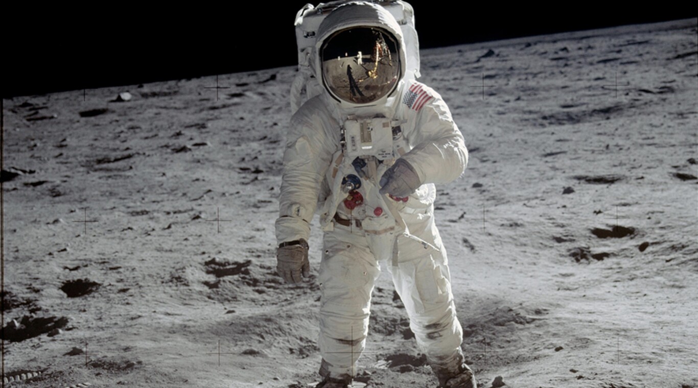El tiempo que nos llevaría dar la vuelta a la Luna caminando