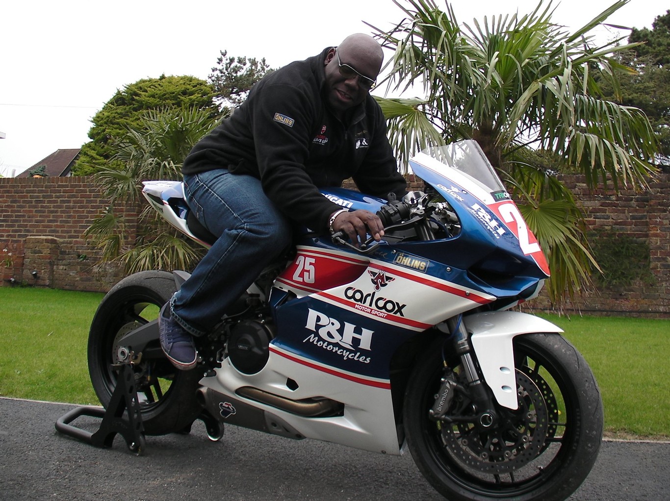 Carl Cox: descubrimos la pasión por el motor del DJ que hizo bailar al ...