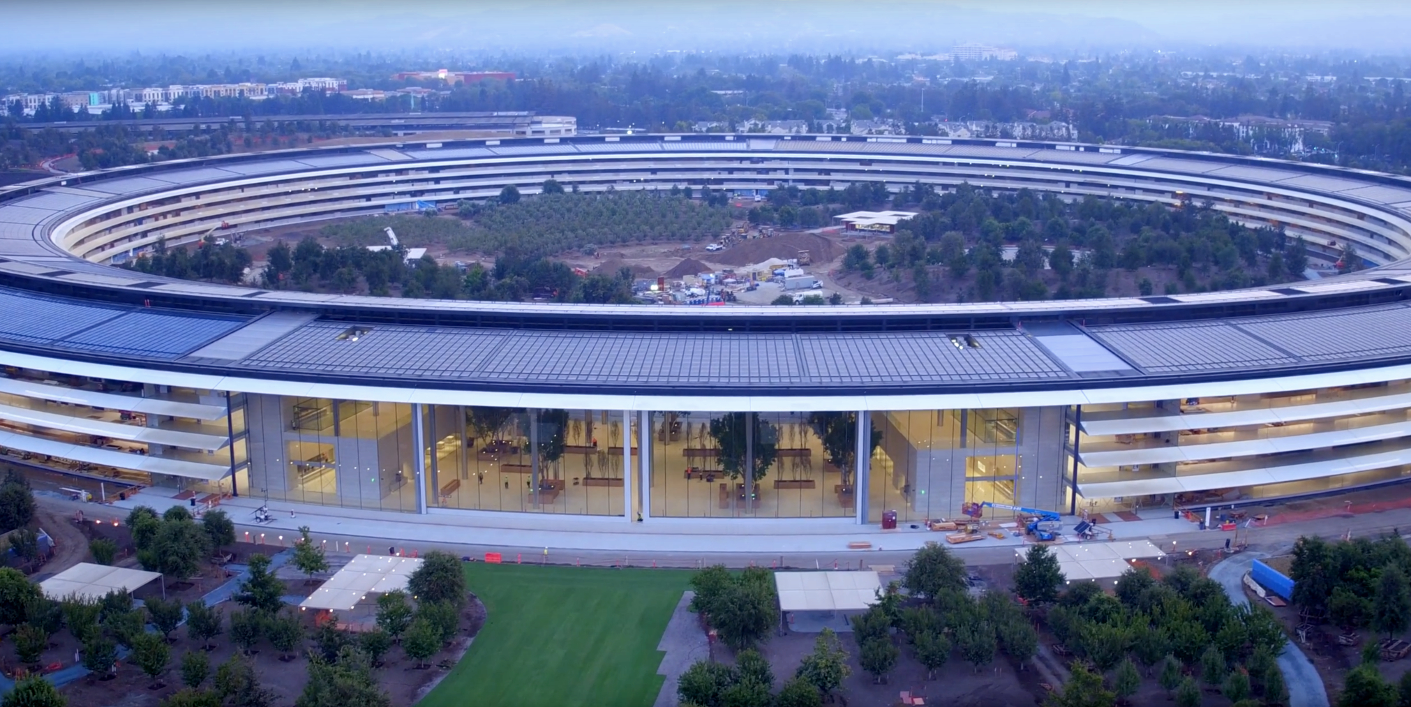 Ya no quedan casi obras en el Apple Park, y este vídeo en 360 grados te ...