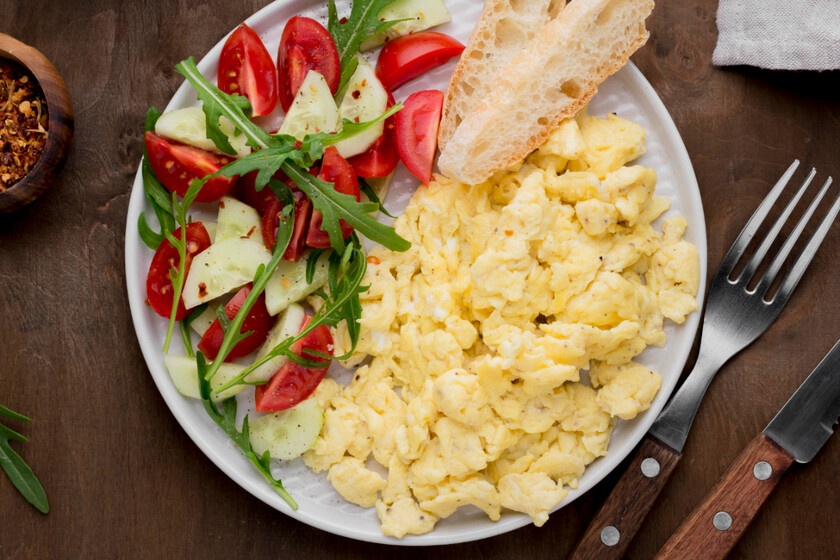 El truco para hacer los huevos revueltos perfectos, a veces, no está ni ...