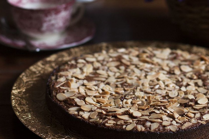 Pastel de almendra y chocolate al caramelo. Receta de cocina fácil y ...