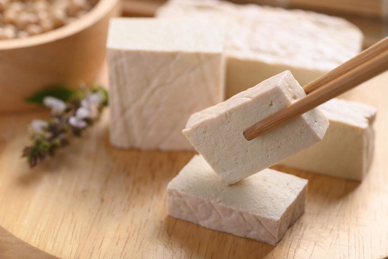 Qué es el tofu, cómo cocinarlo y siete recetas muy sencillas para ...