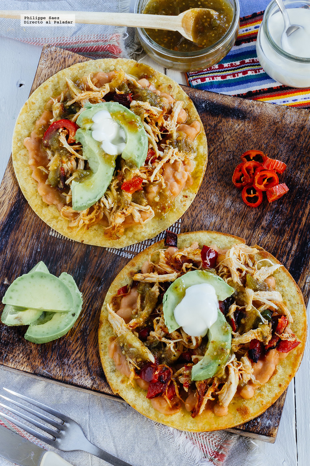 Tostadas de pollo y pimiento. Receta mexicana fácil