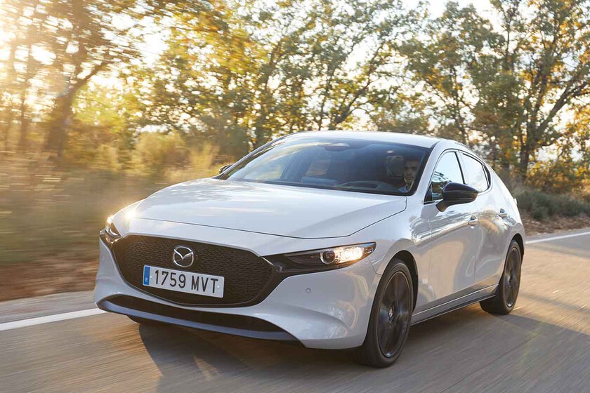 Probamos el Mazda3 más barato: un coche de gasolina con etiqueta ECO ...