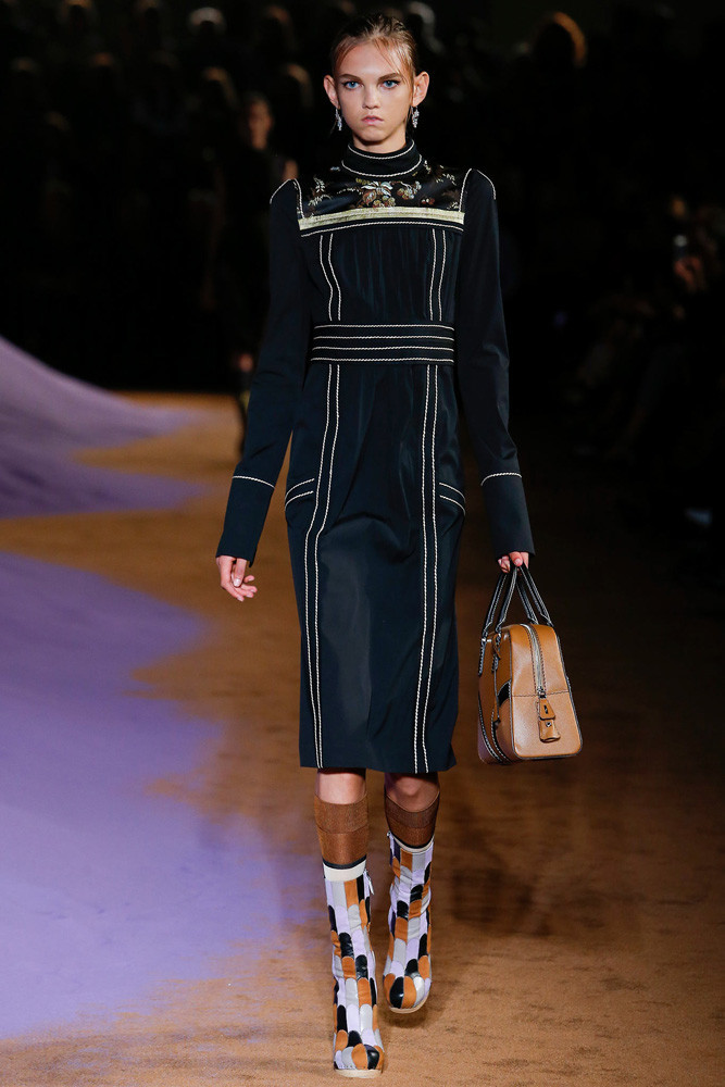 ¿Es Molly Bair la modelo con la belleza más extraña del momento?