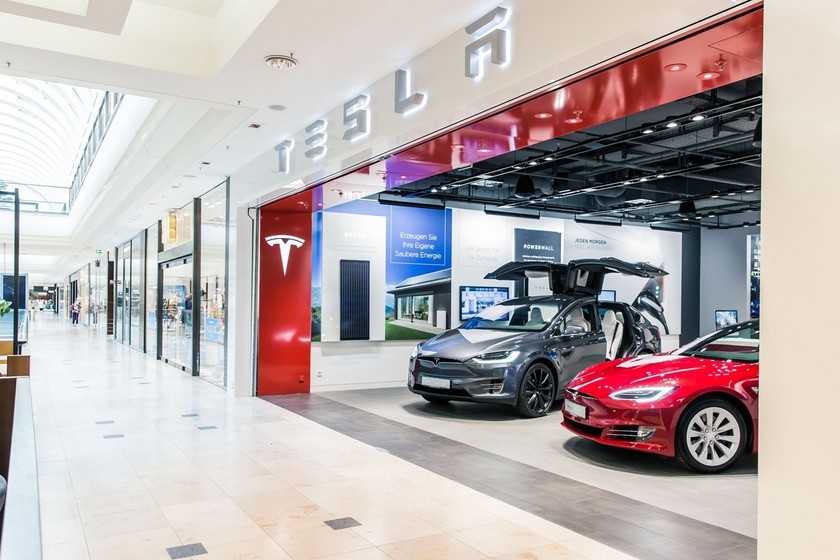Tesla cerrará sus tiendas físicas para vender solo online, algo que ...