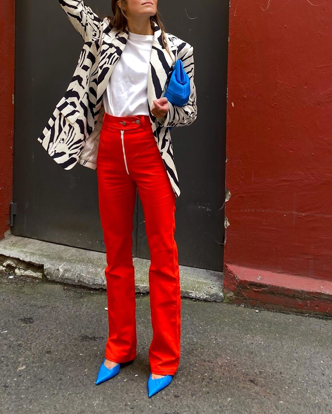 El estampado de cebra es el nuevo leopardo. Palabra del street style