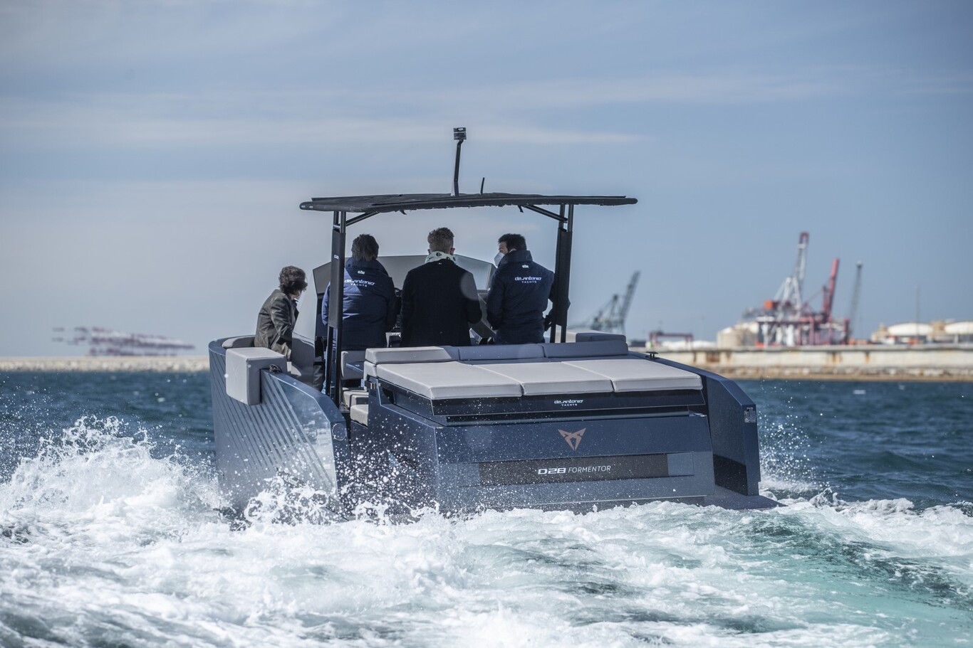 ¡Barco a la vista! El primer yate de CUPRA tiene 400 CV, está inspirado ...