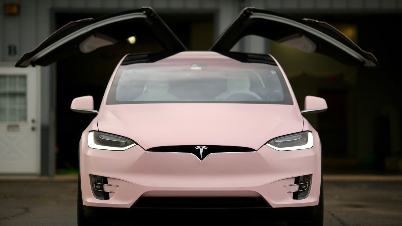 Este es Verity, el genuino Tesla Model X de color rosa