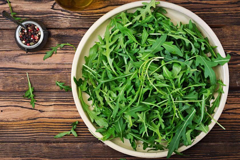 Qué es la rúcula: propiedades, beneficios y cómo usarla en la cocina ...