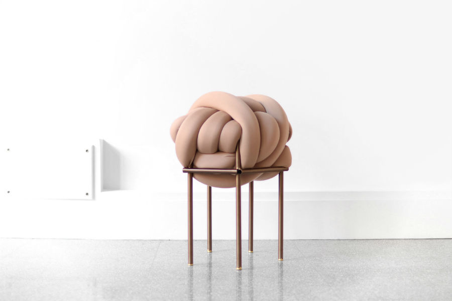 Las Lawless Chairs representan el Caos y el dilema social actual visto ...