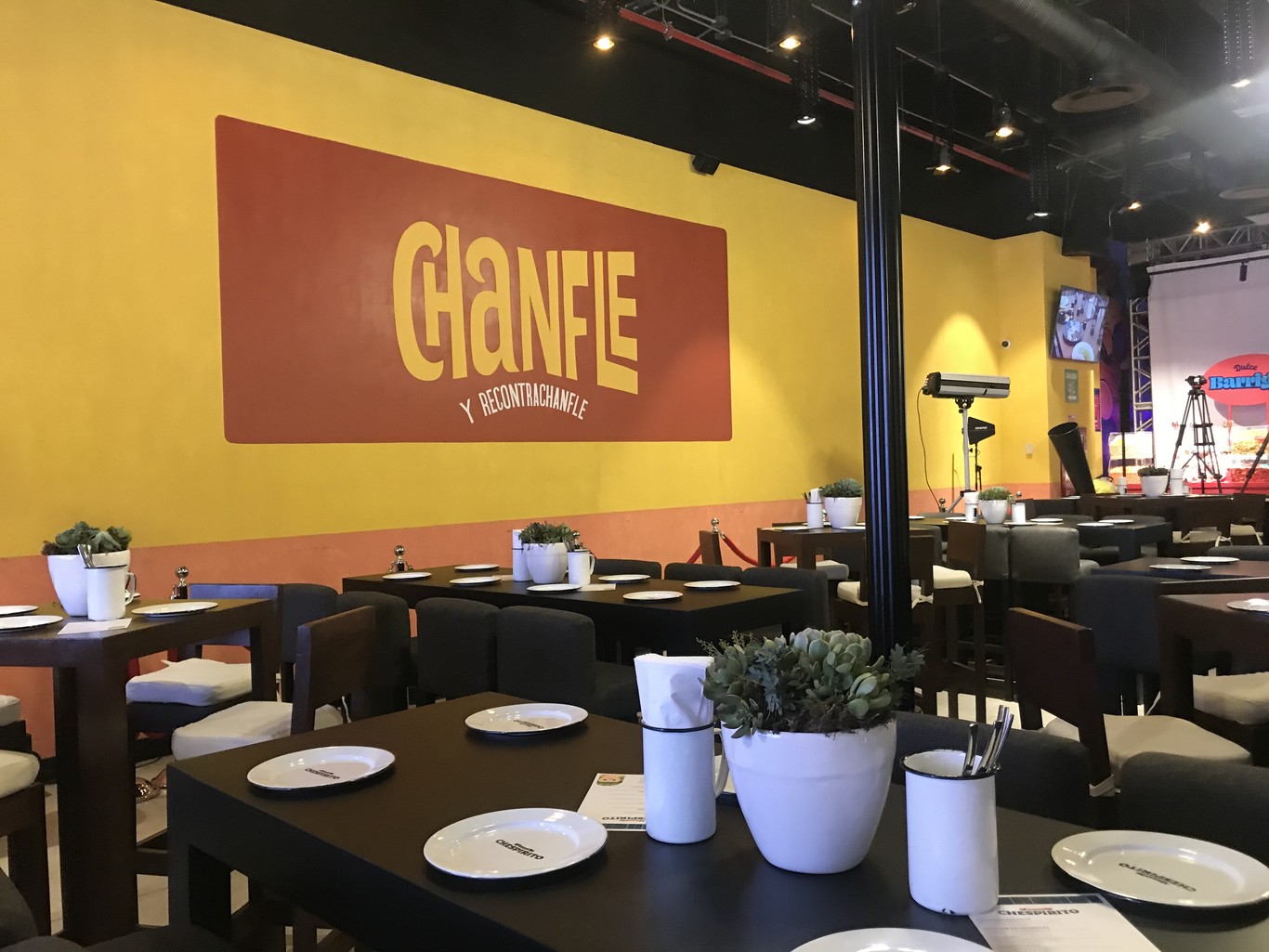 Visitamos Chanfle y Recontrachanfle: el restaurante de Grupo Chespirito ...