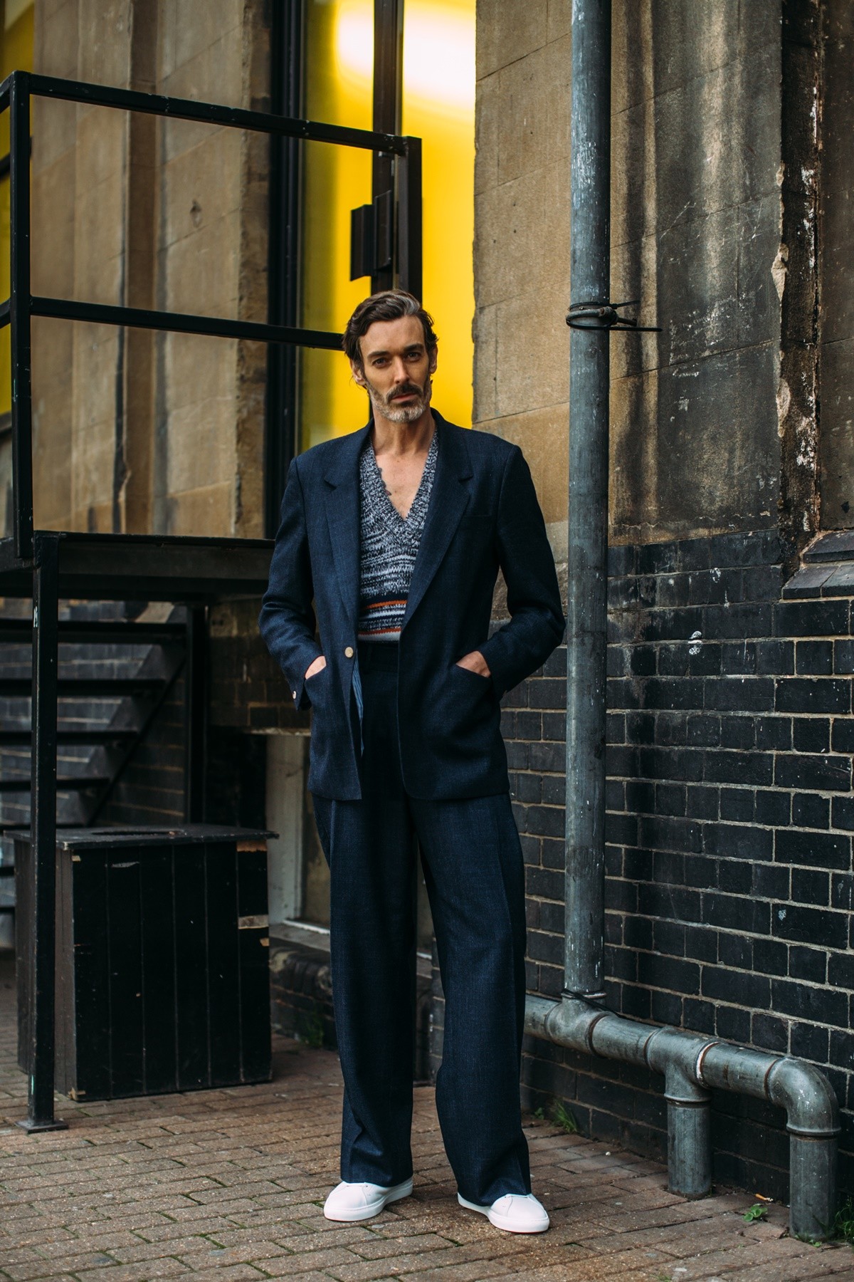 El mejor streetstyle de la semana: el traje azul marino no pasa de moda