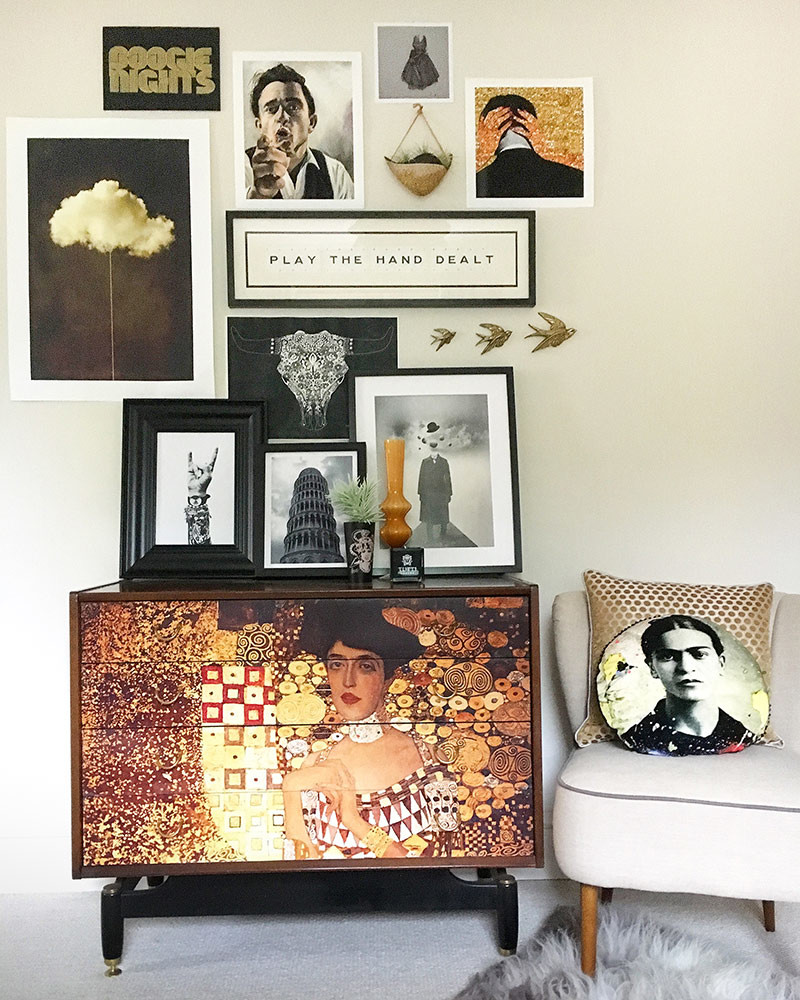Esta casa con una decoración interior dedicada a la literatura y al ...