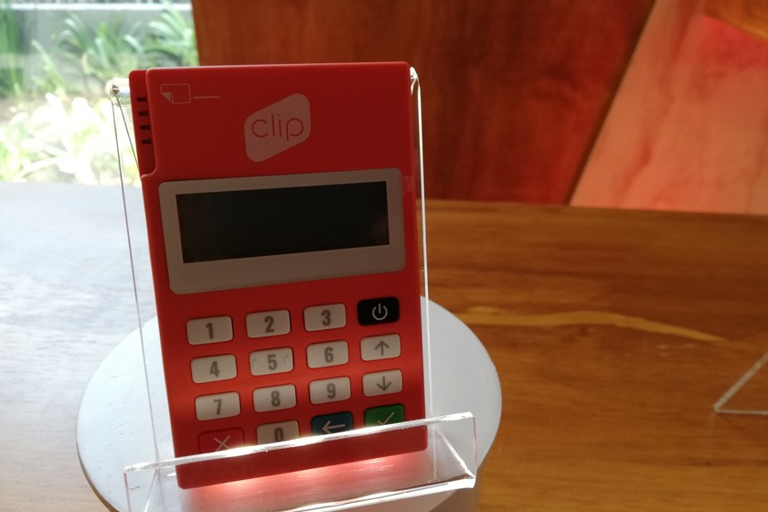 Clip Plus; lector para recibir pagos con el móvil desarrollado en ...