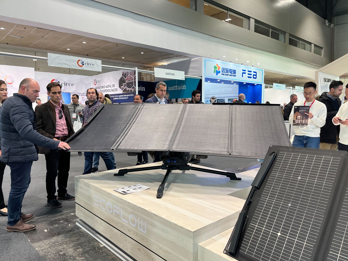 Los paneles solares pueden aprender mucho de los girasoles. Así que ...