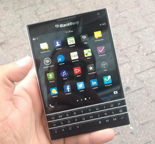 BlackBerry Passport en vídeo: el teclado hace de cursor de la pantalla